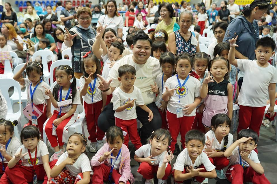 Naghatid po tayo ng matamis na ngiti sa mga Imuseñong Chikiting para sa ... Naghatid po tayo ng matamis na ngiti sa mga Imuseñong Chikiting para sa ...